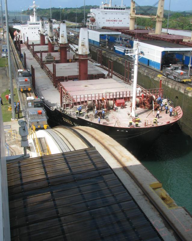 What are the Seven Wonders of the Modern World? (with pictures)